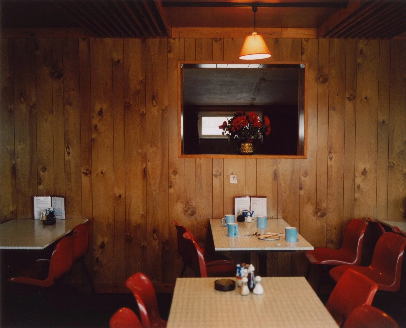 Fast Food Restaurant Interior Design: Layout, Lighting & Color